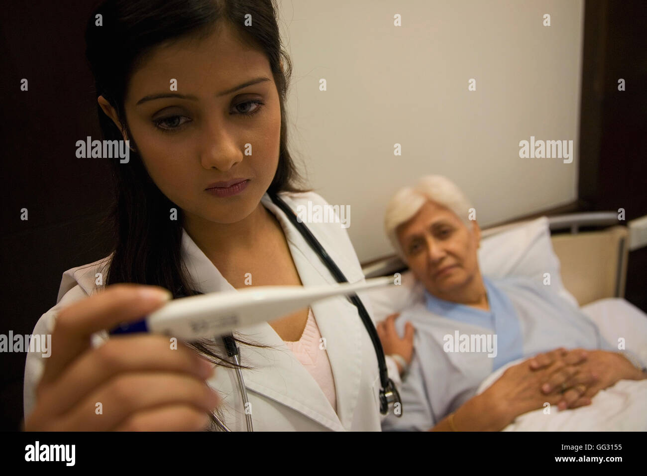 Doctor taking patient's temperature Stock Photo - Alamy