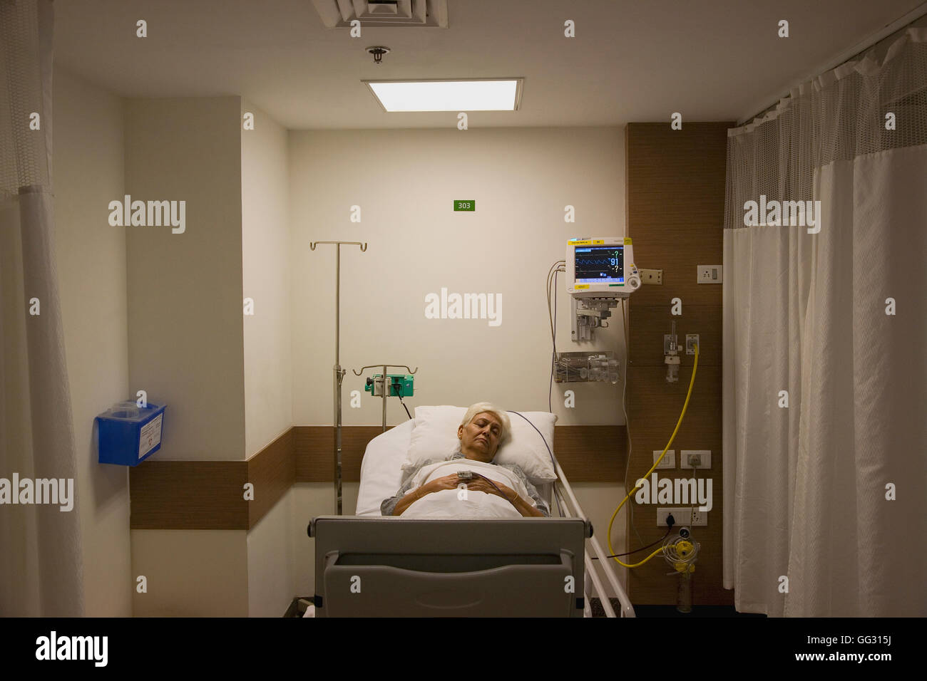 Patient resting in the hospital Stock Photo - Alamy