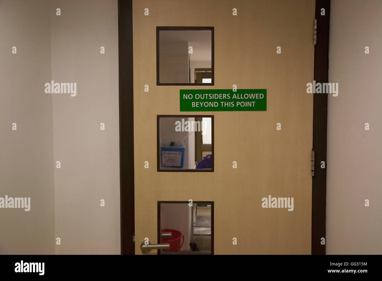 Hospital signage hi-res stock photography and images - Alamy