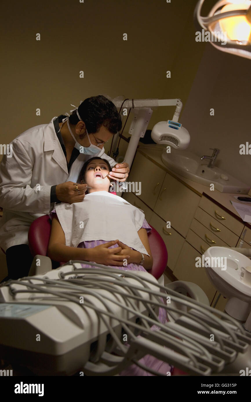 Dentist checking patient's teeth Stock Photo - Alamy