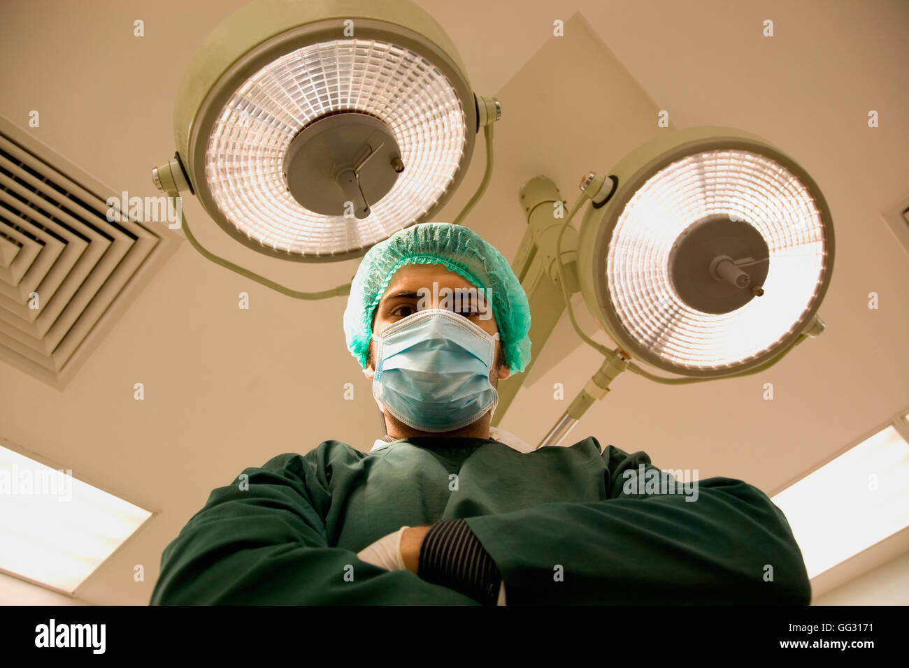 Operating theatre doctors hi-res stock photography and images - Alamy