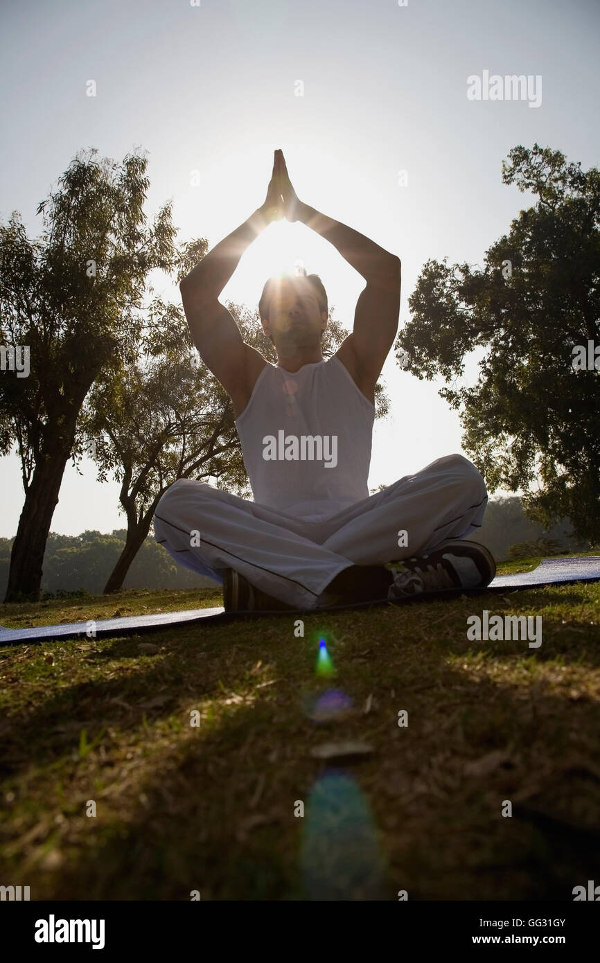 India yoga man hi-res stock photography and images - Alamy