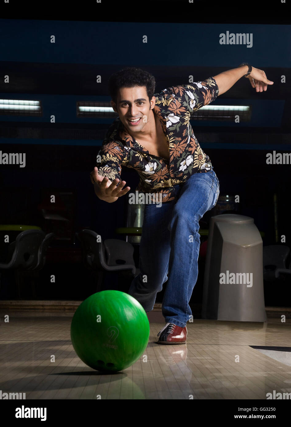 Bowling balls green hi-res stock photography and images - Alamy