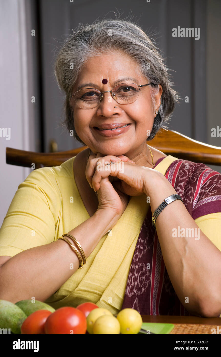 Portrait of an old woman Stock Photo - Alamy