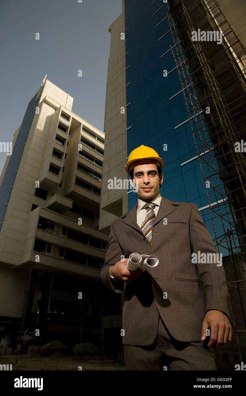 Indian architect standing pose hi-res stock photography and images - Alamy