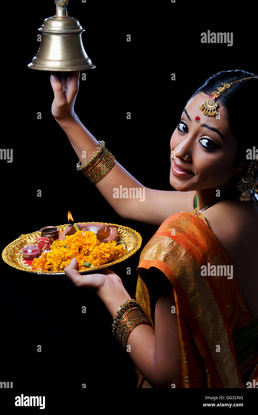 Indian woman performing puja Stock Photo - Alamy