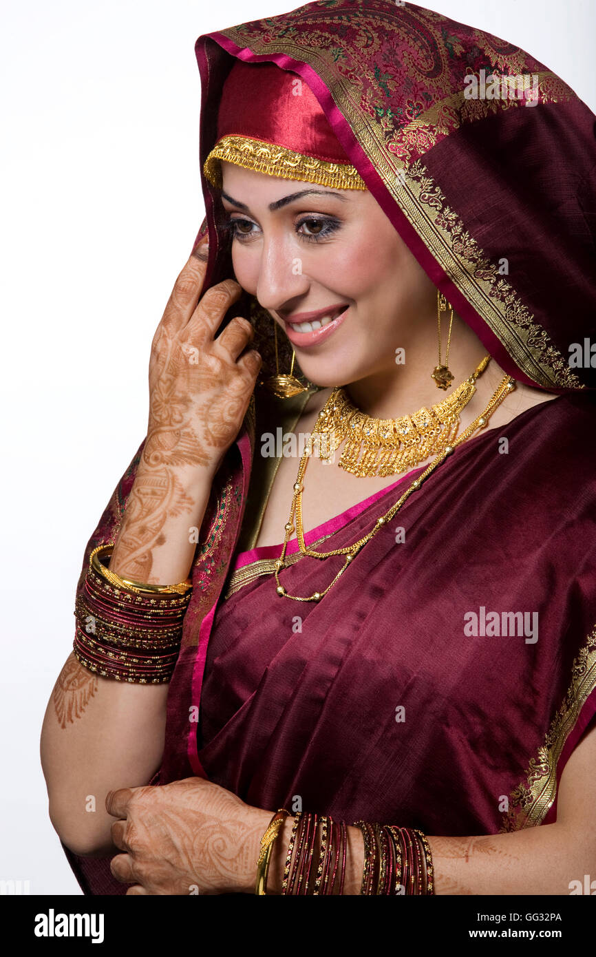 Portrait of a Kashmiri bride Stock Photo - Alamy
