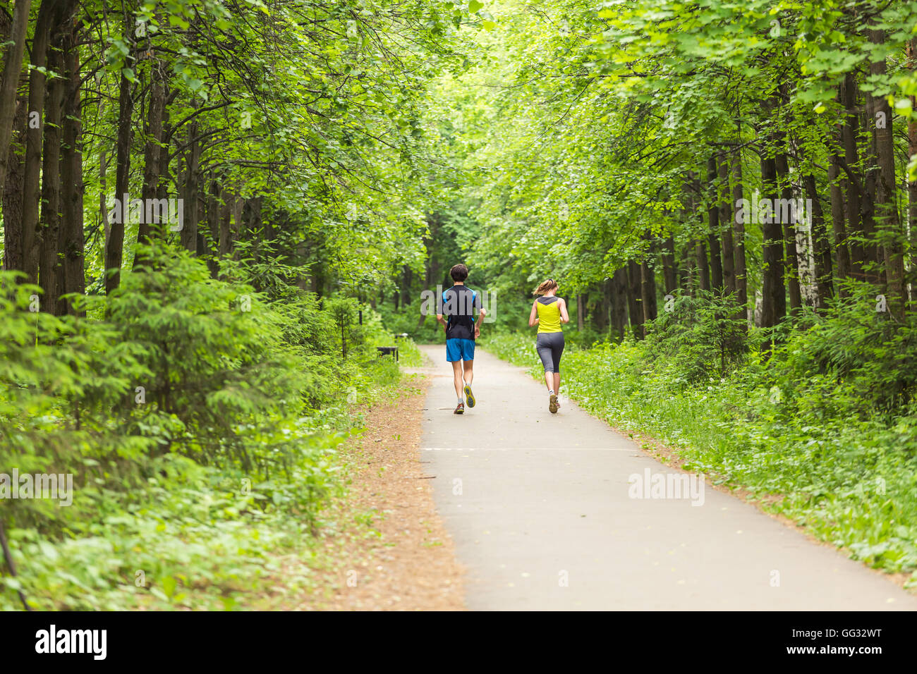 Young couple running Stock Photo - Alamy
