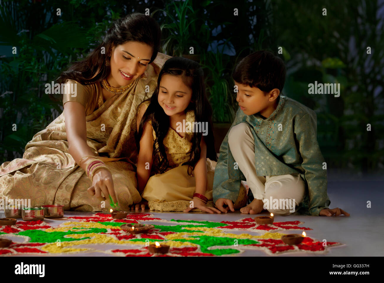 Indian girls making rangoli hi-res stock photography and images - Alamy