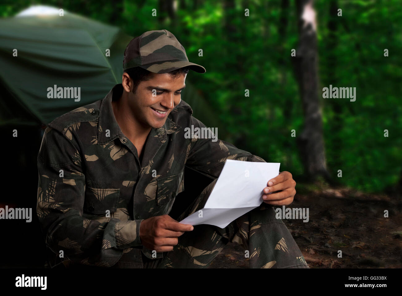Army soldier reading a letter Stock Photo - Alamy