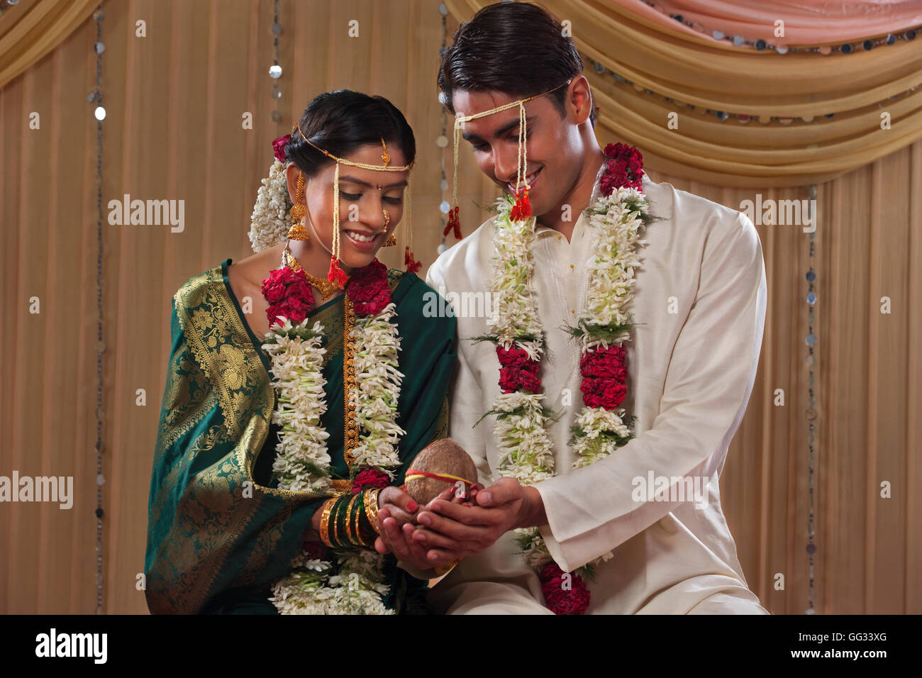 Newlywed couple performing marriage rituals together Stock Photo - Alamy