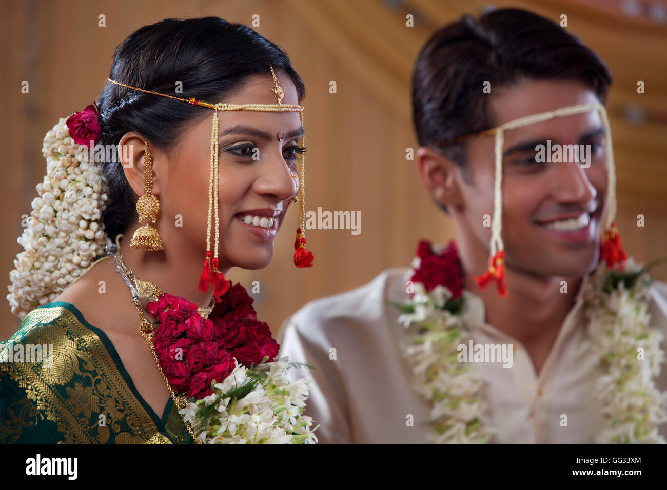 Happy married couple smiling together Stock Photo - Alamy