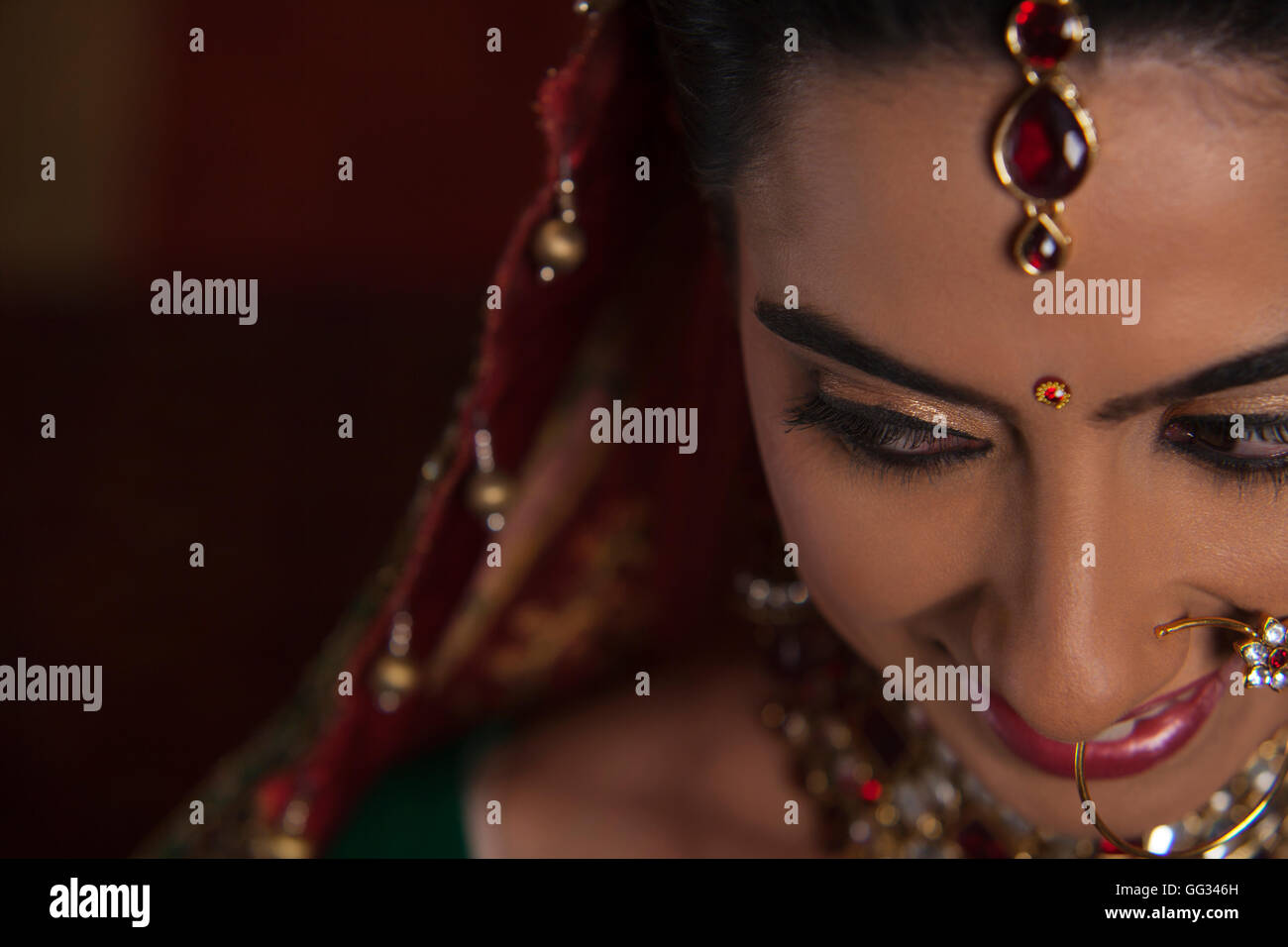 Forehead jewelry hi-res stock photography and images - Alamy
