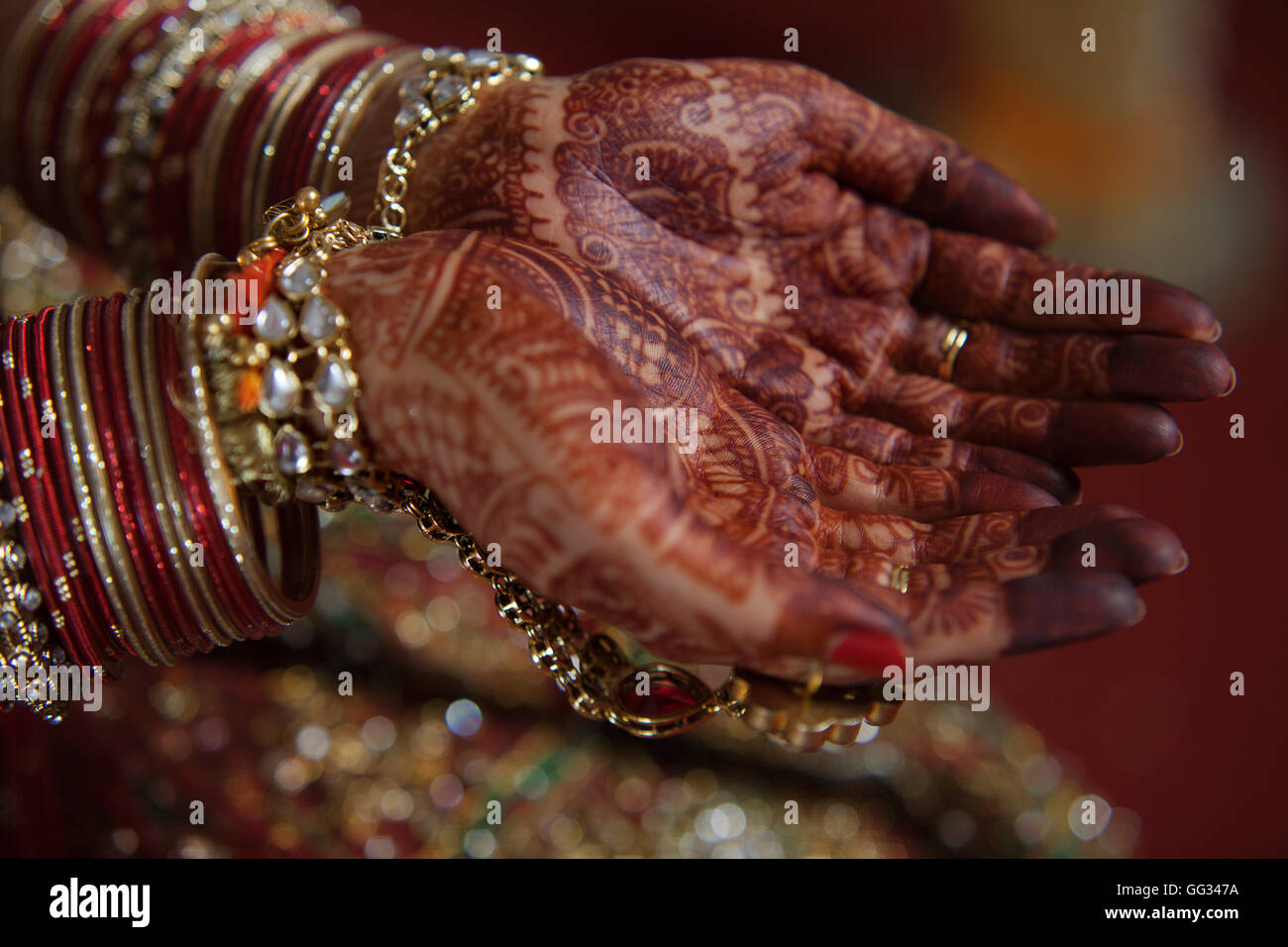 Indian wedding hand hi-res stock photography and images - Alamy