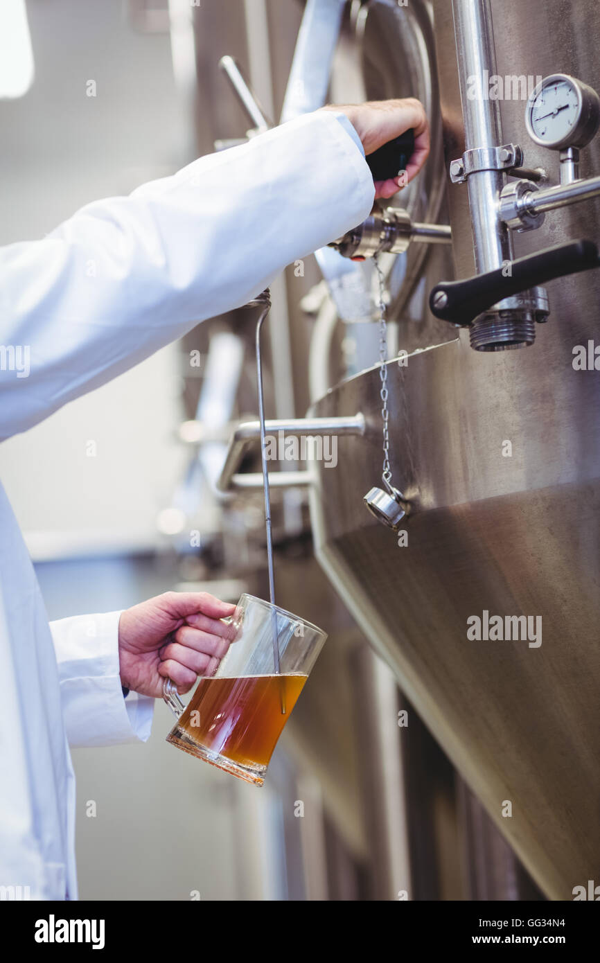 Man filling metal beer hi-res stock photography and images - Alamy