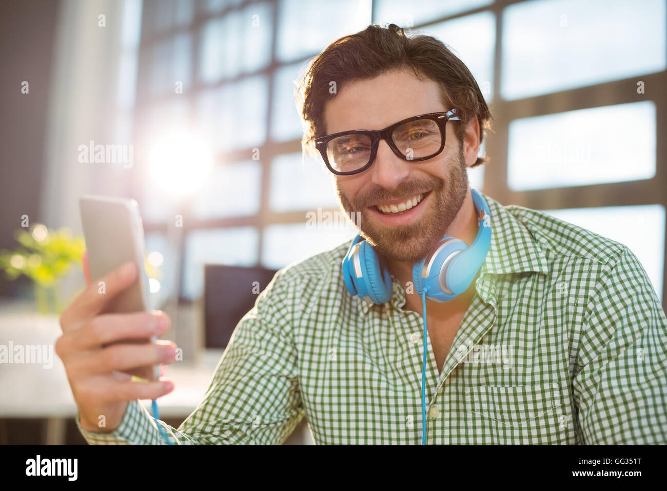 Graphic designer using mobile phone Stock Photo - Alamy