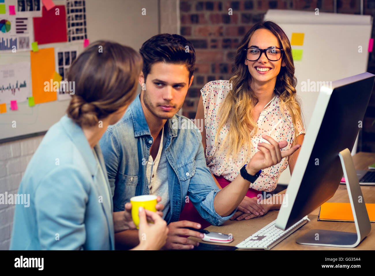 Female graphic artist computer hi-res stock photography and images - Alamy