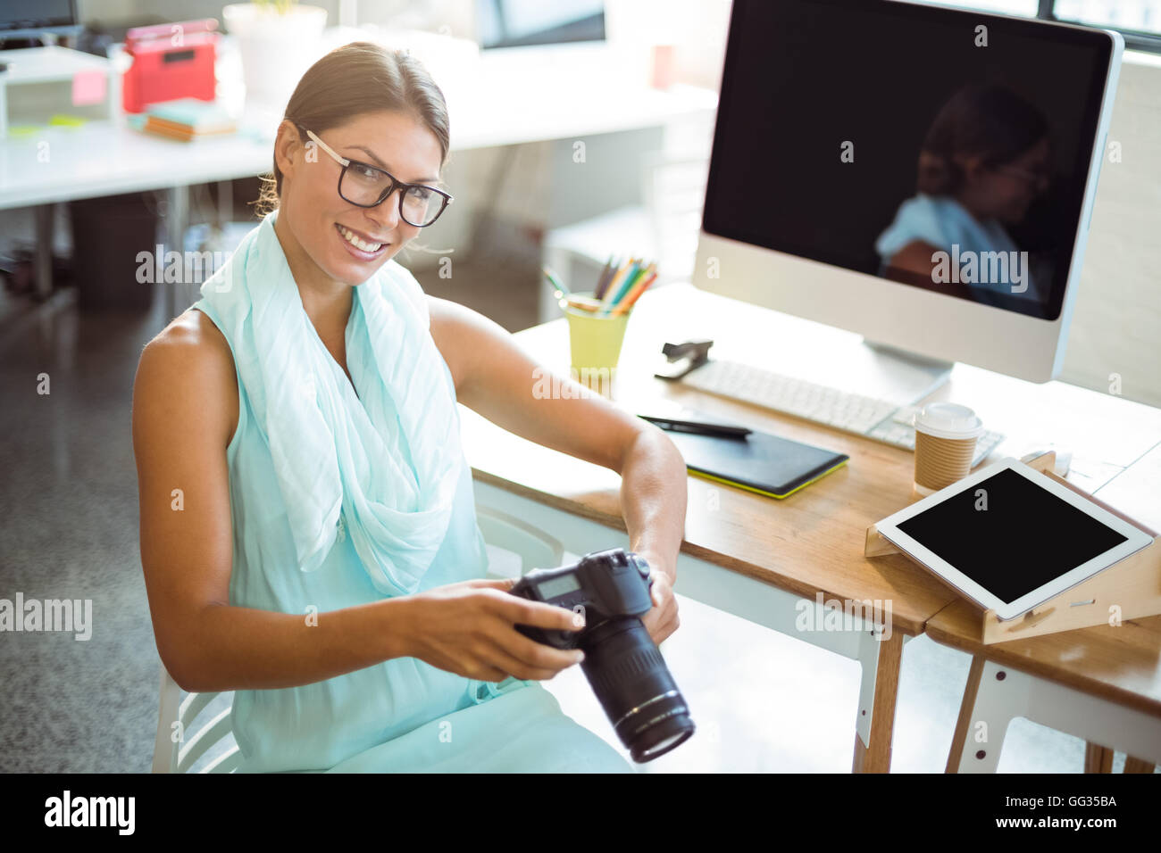 Professional artist holding camera hi-res stock photography and images ...