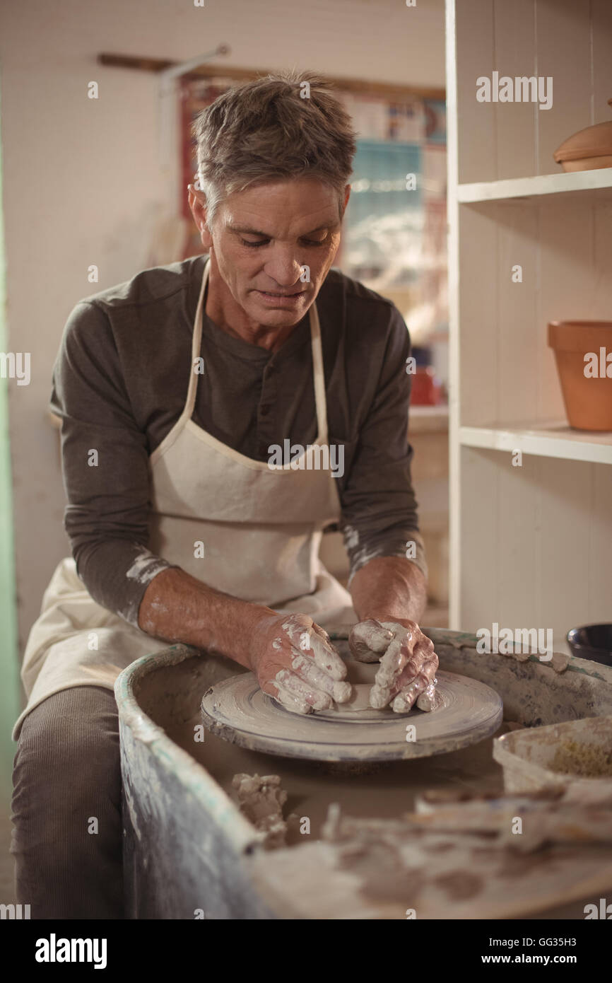 Male potter making pot in pottery workshop Stock Photo - Alamy
