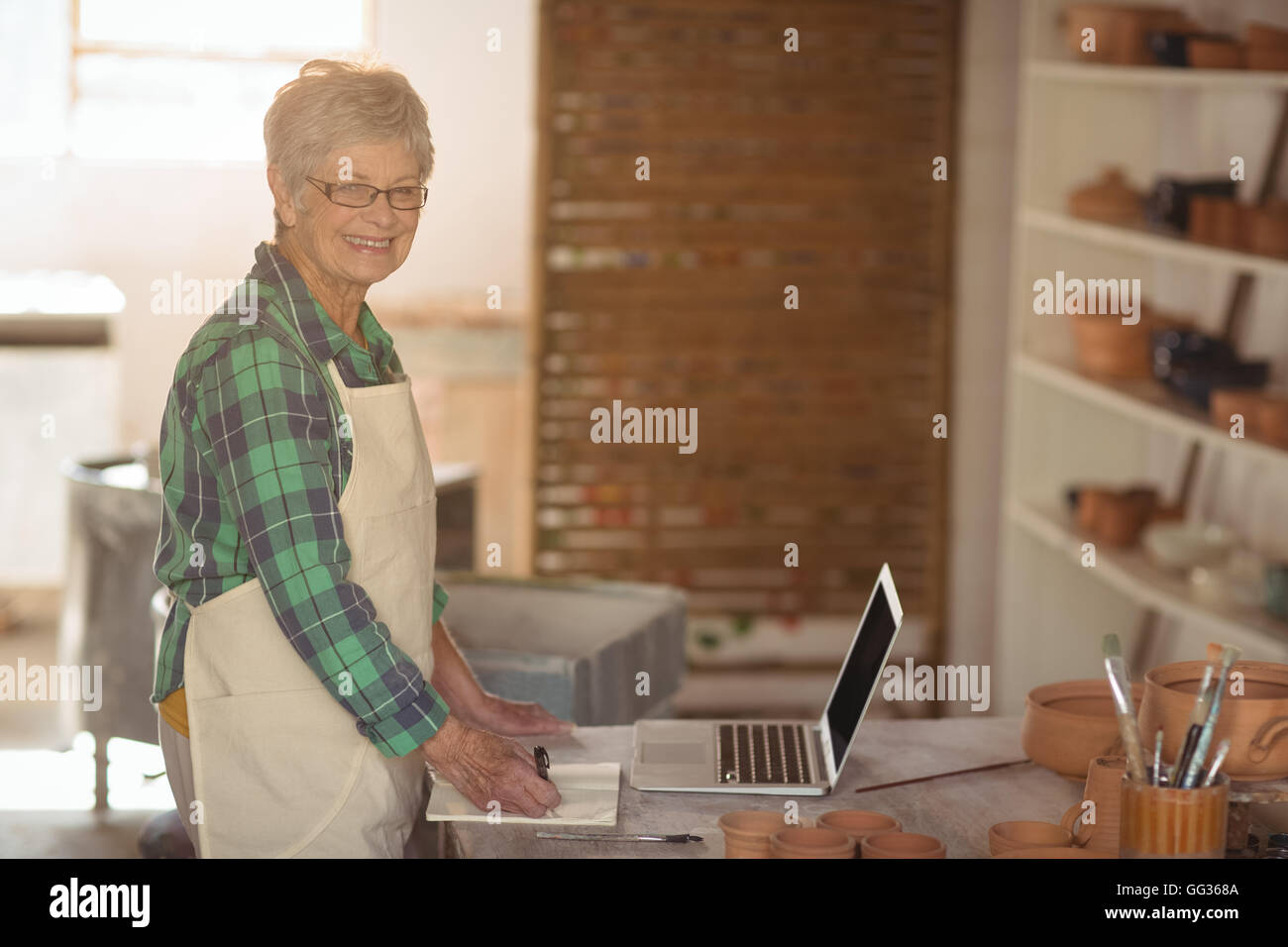 Portrait note hi-res stock photography and images - Alamy