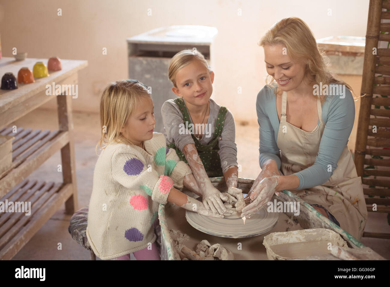 Female potter assisting girl hi-res stock photography and images - Alamy