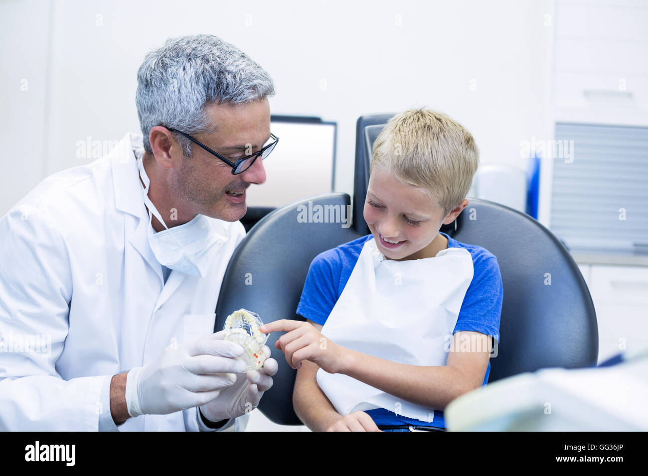 Dentist showing teeth hi-res stock photography and images - Alamy