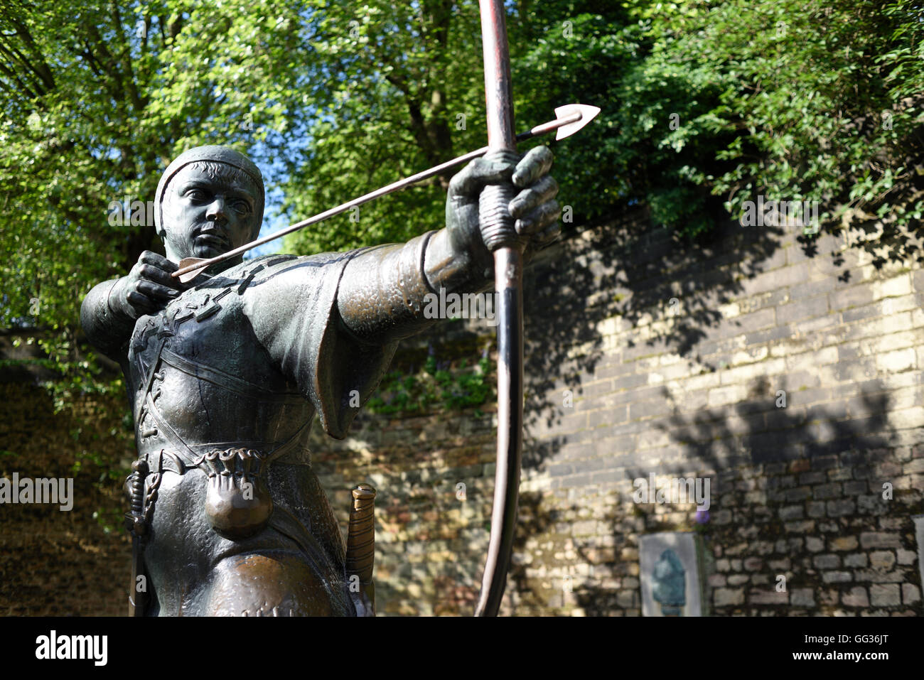 The Robin Hood Statue Nottingham Castle Stock Photo - Alamy