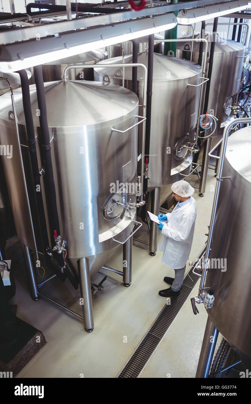 Food manufacturing brewery tanks hi-res stock photography and images ...