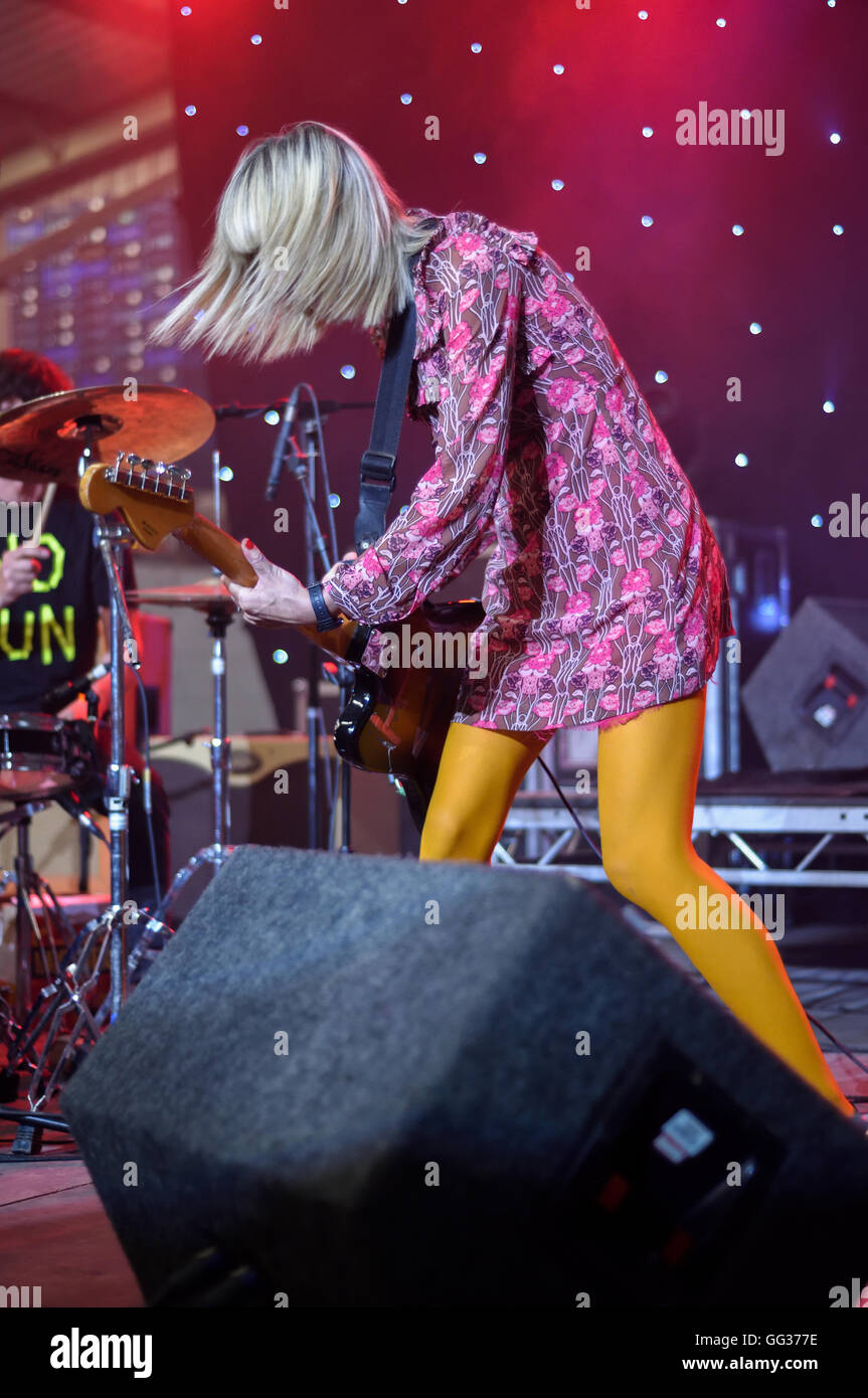The Lovely Eggs ,Indiepop Band Lead Singer Holy Ross Live at ...