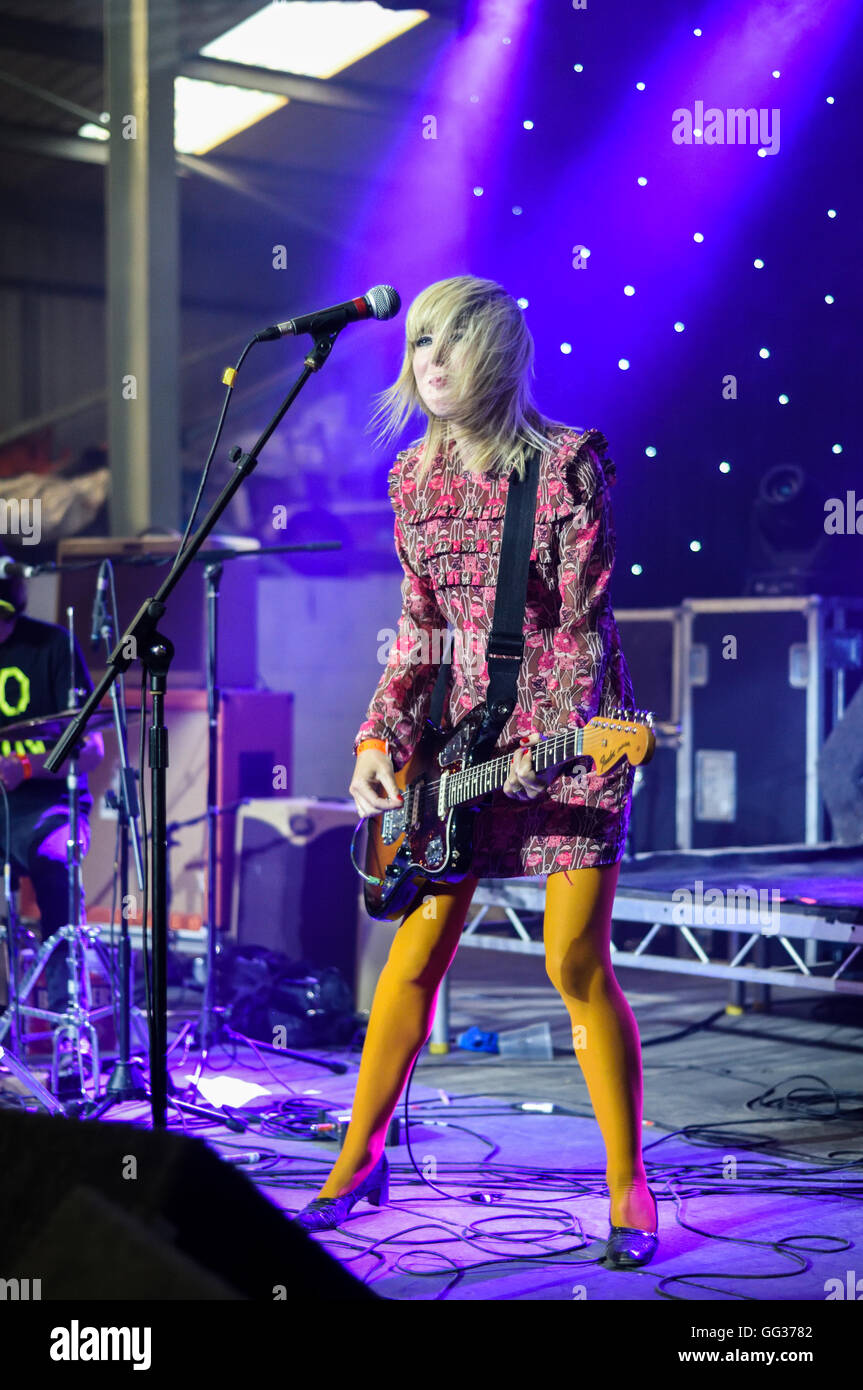 The Lovely Eggs ,Indiepop Band Lead Singer Holy Ross Live at ...