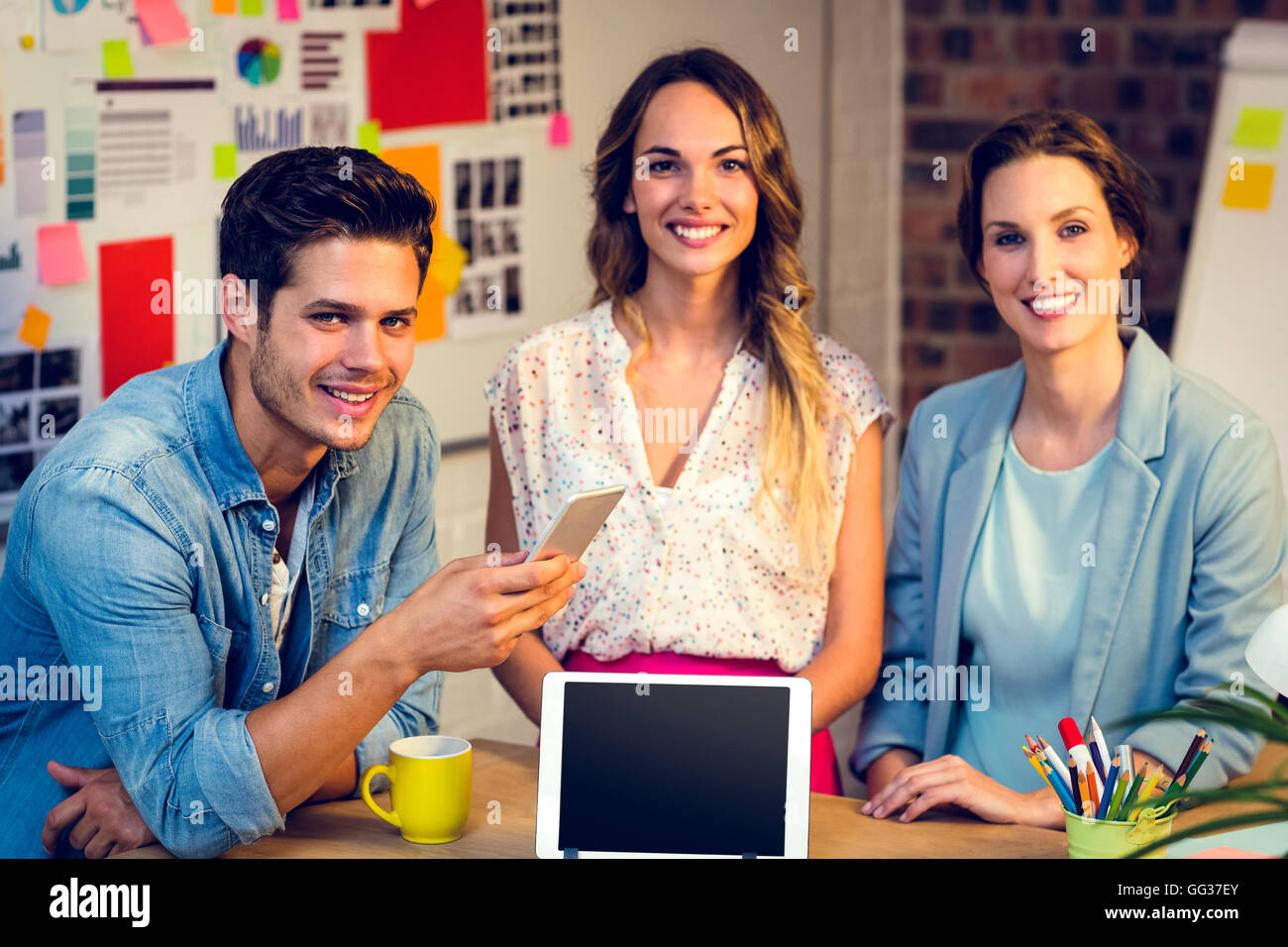 Business people smiling in office hi-res stock photography and images ...