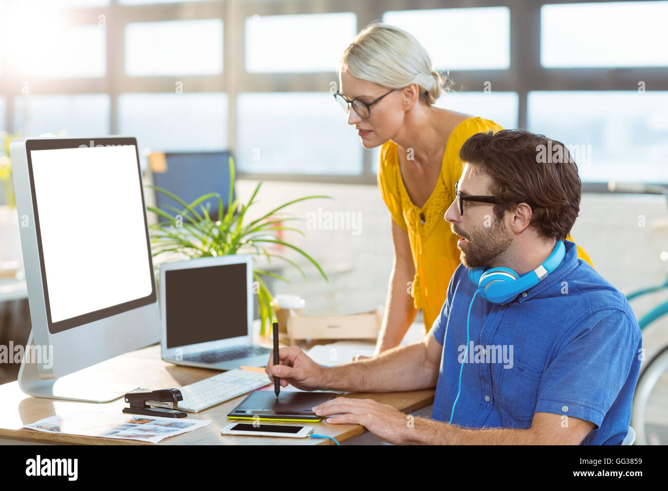 Graphic designers using graphics hi-res stock photography and images ...