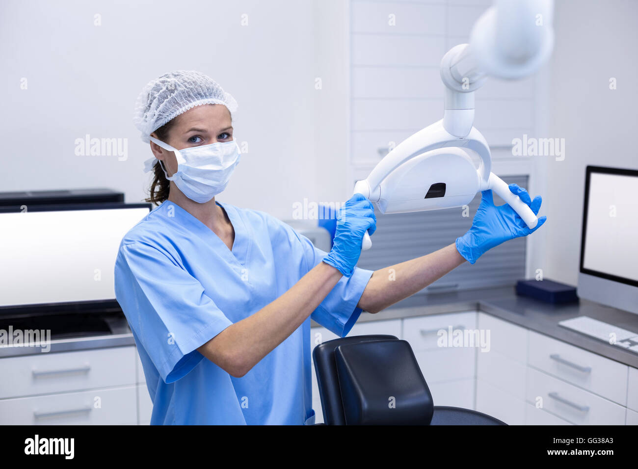 Dental assistant hi-res stock photography and images - Alamy
