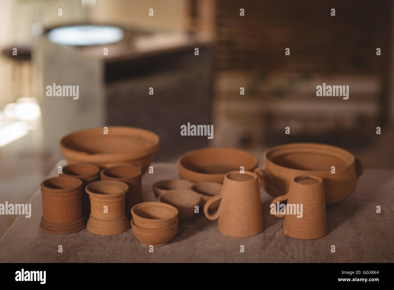 Pottery table hi-res stock photography and images - Alamy