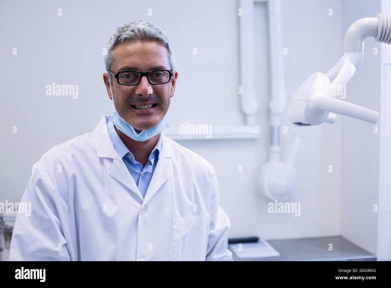 Portrait of a dentist adjusting light Stock Photo - Alamy
