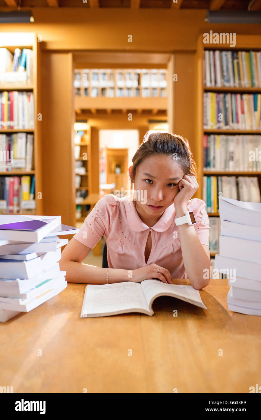 Woman sitting in library looking hi-res stock photography and images ...