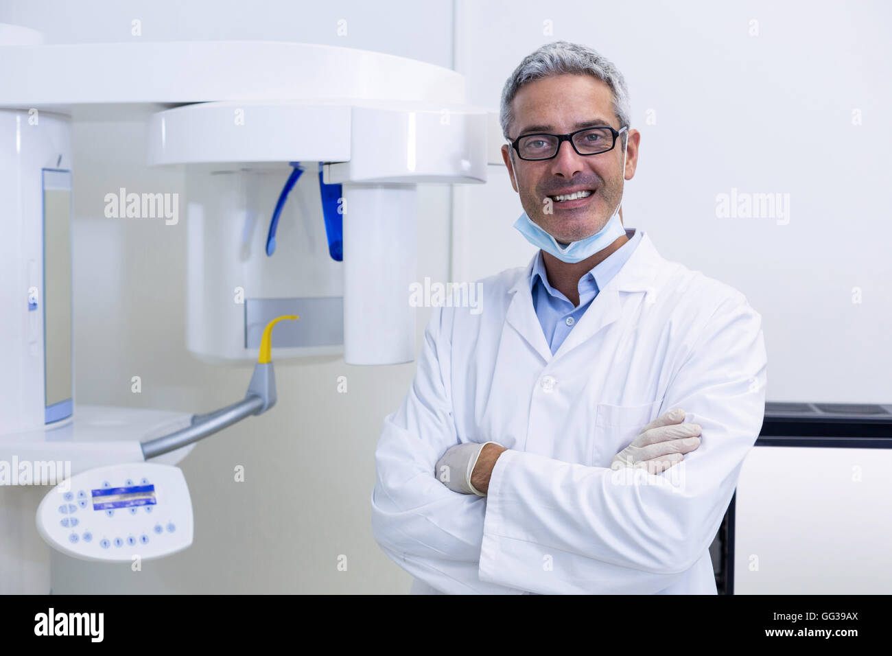 Dental dentist standing with arms crossed Stock Photo - Alamy