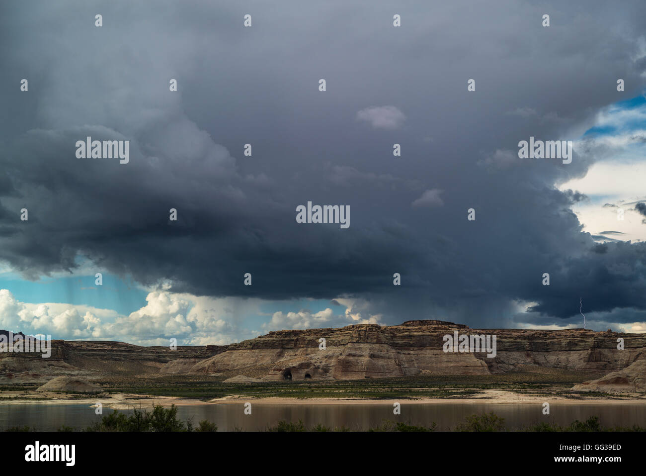 Thunderstorm at Lake Powell, Glen Canyon, Utah, USA Stock Photo - Alamy