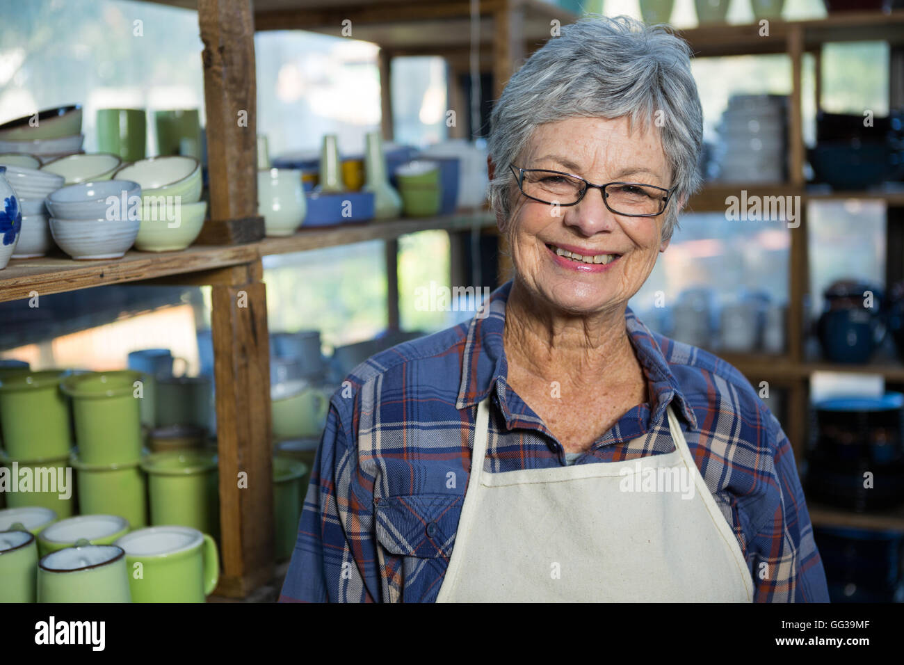 Female potter standing in pottery workshop Stock Photo - Alamy