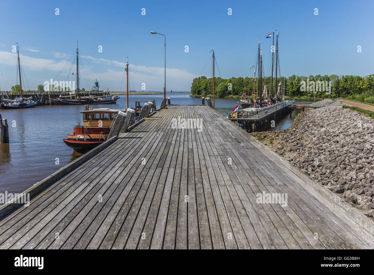 Ship jetty hi-res stock photography and images - Alamy