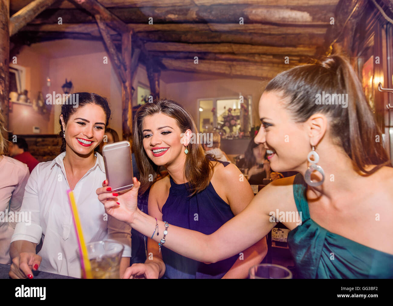 Cocktails in bar hi-res stock photography and images - Alamy