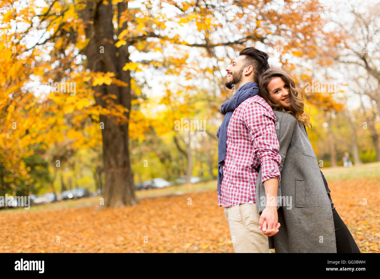 Couple posing nature hi-res stock photography and images - Alamy