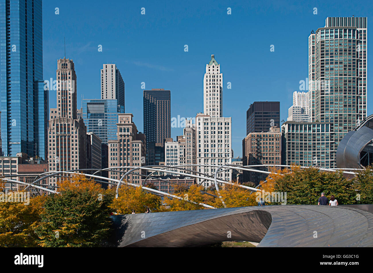 The BP Pedestrian bridge connecting Millennium Park with Maggie Daley ...