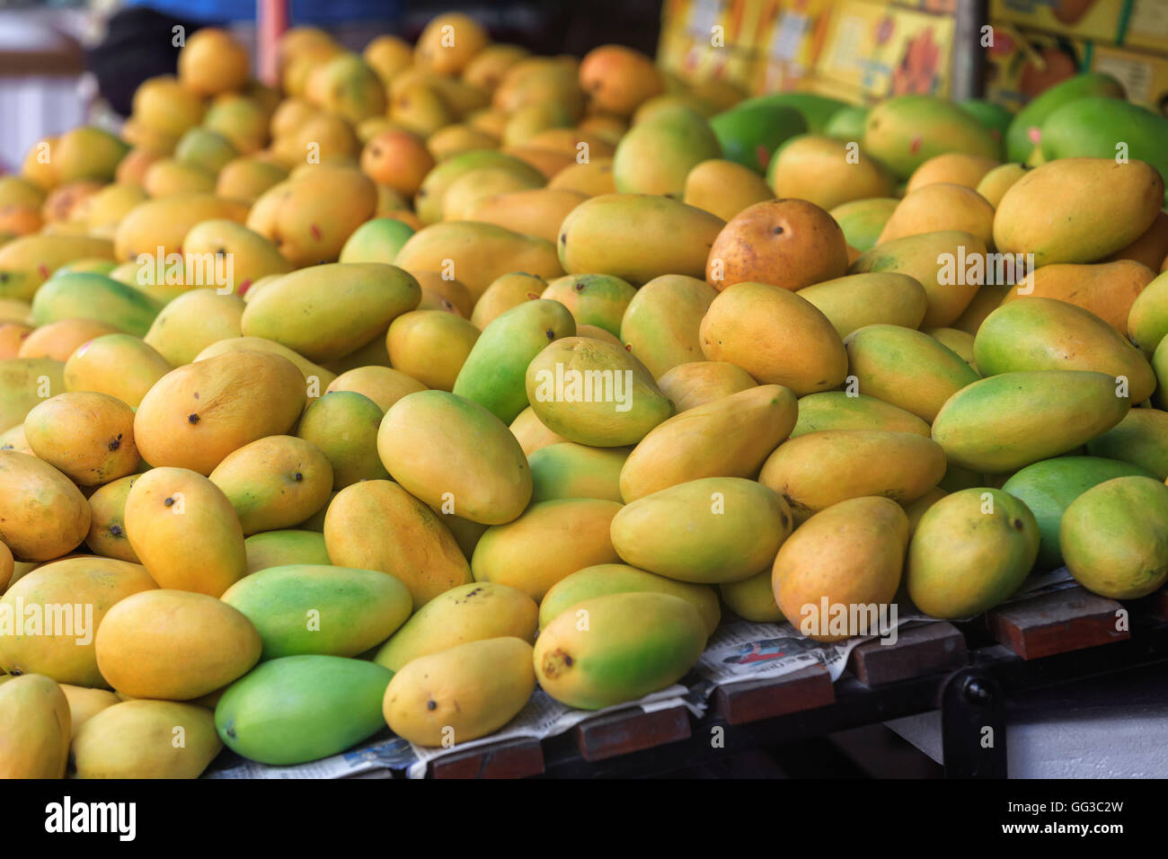 India mango market hi-res stock photography and images - Alamy