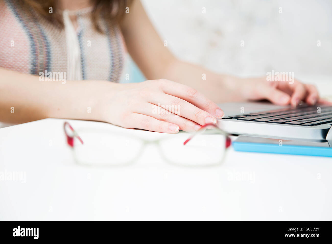 Hand typing hi-res stock photography and images - Alamy