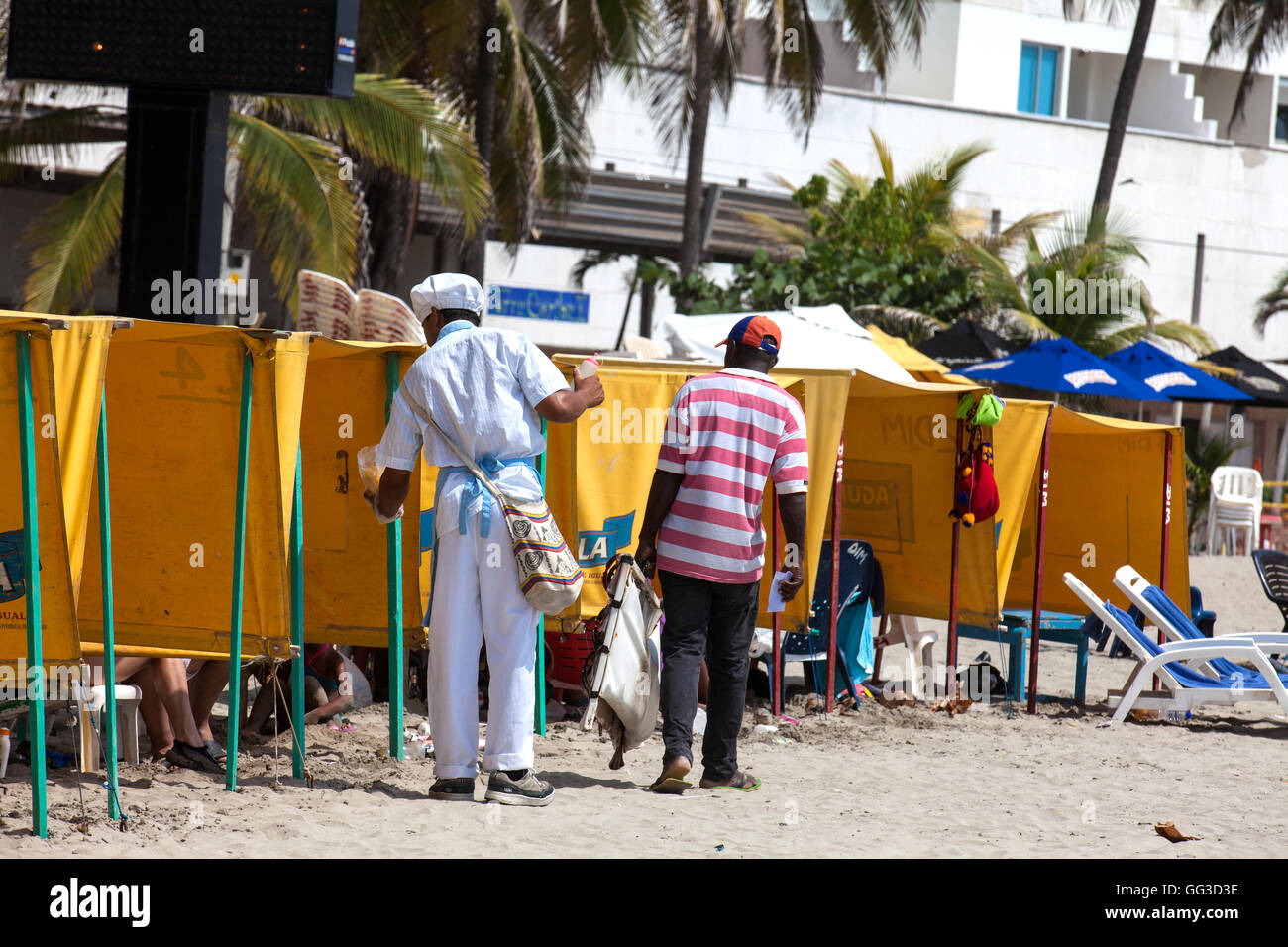 Mango and sunglases vendors at the beach in Cartagena de Indias Stock ...