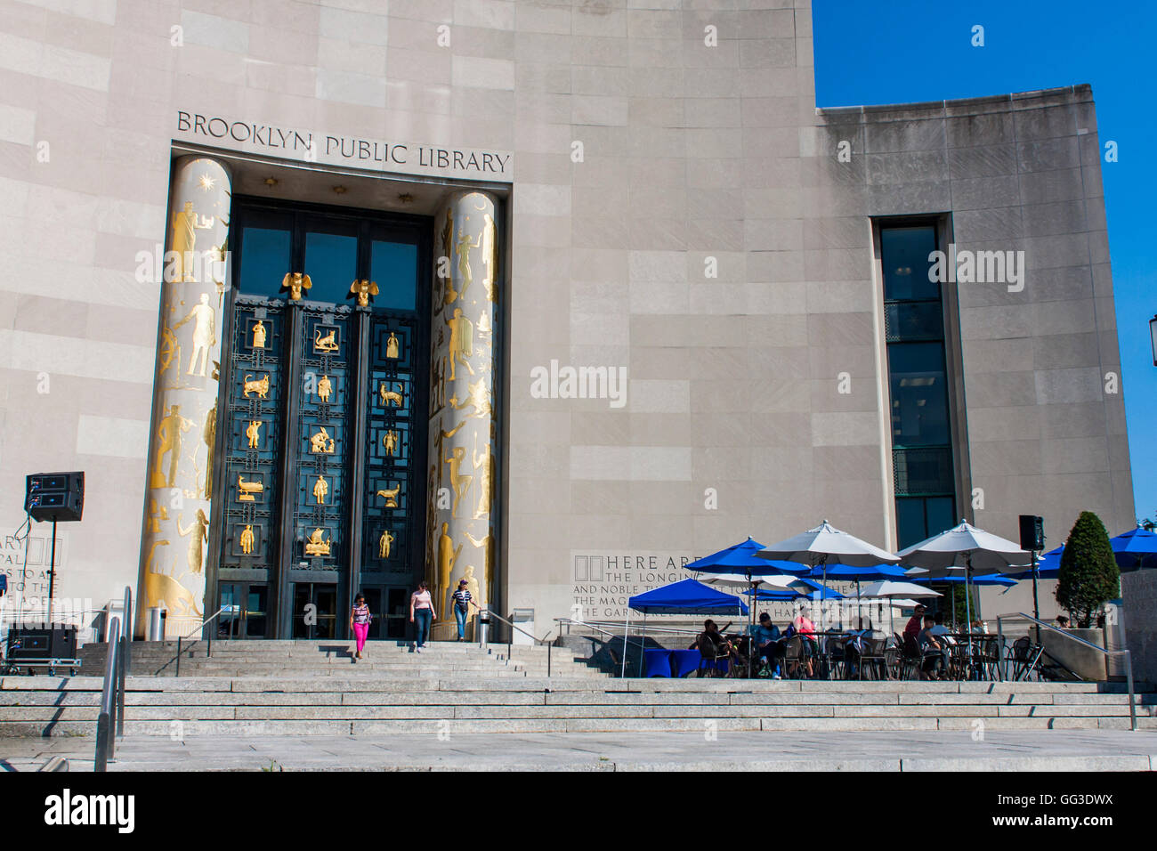 New york public library exterior hi-res stock photography and images ...