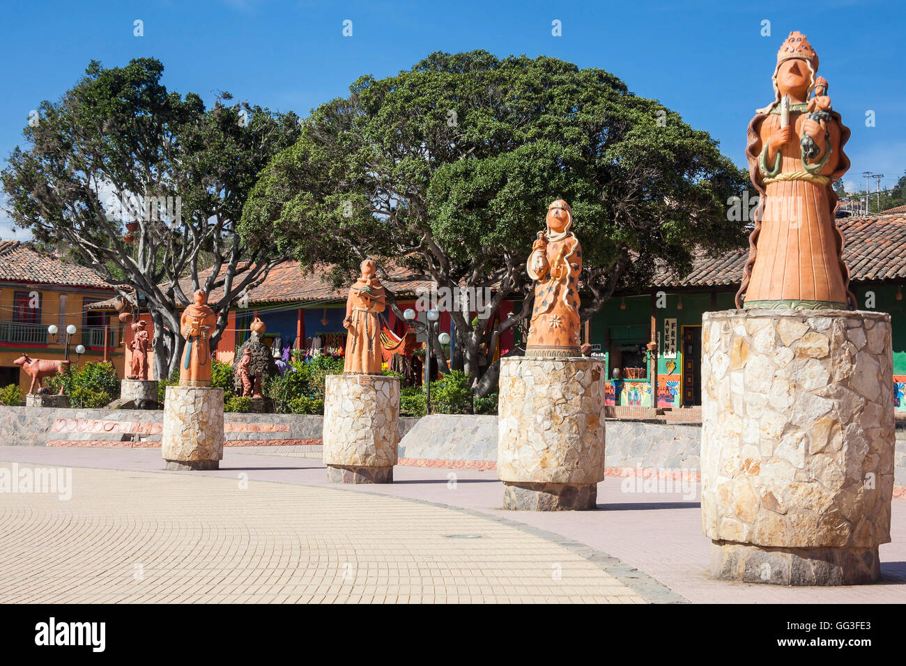 Clay statues hi-res stock photography and images - Alamy