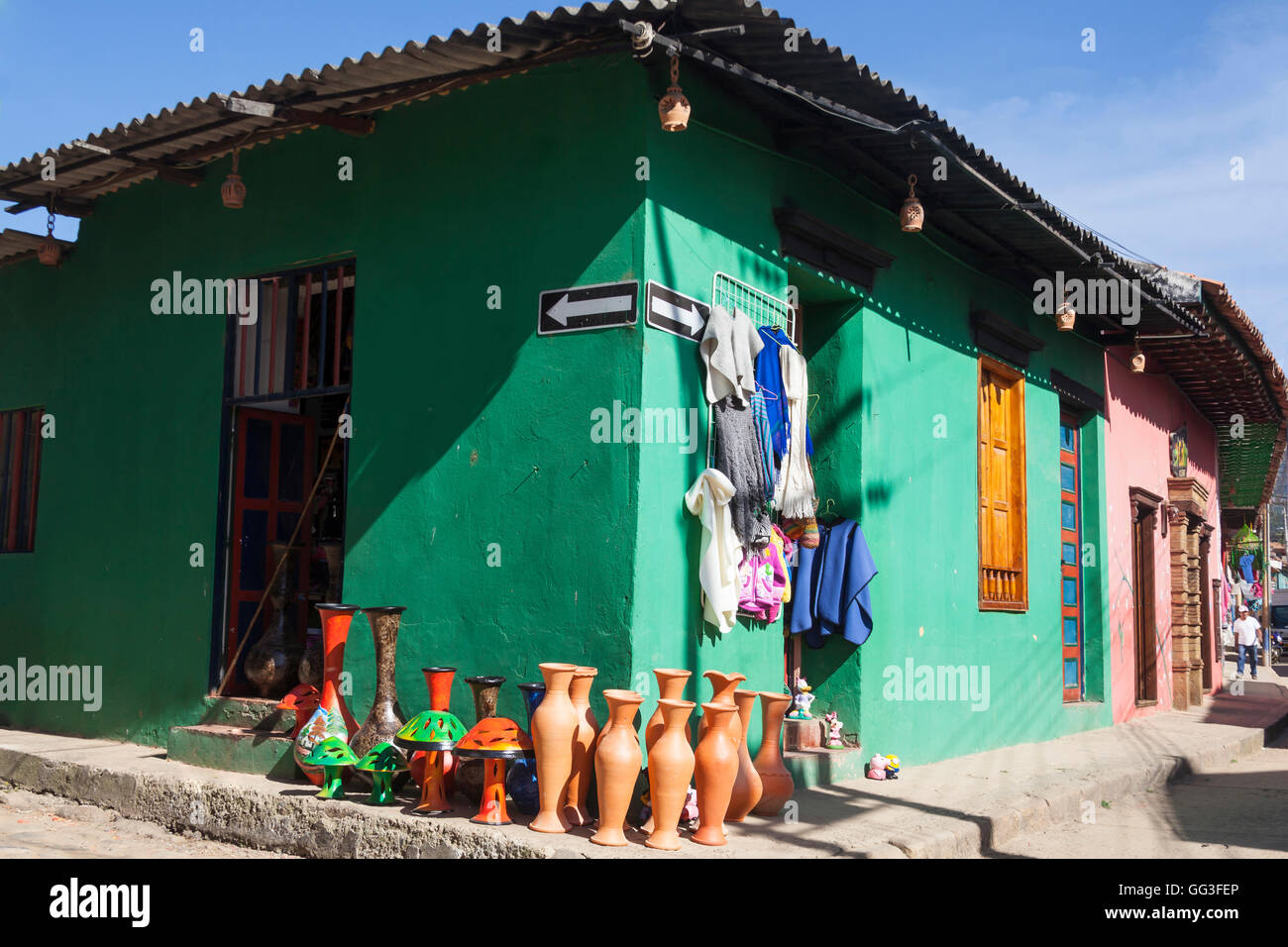 Raquira City - The city of pots, Cundinamarca Colombia Stock Photo - Alamy