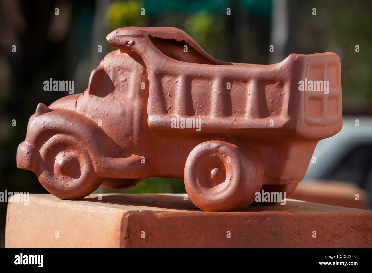 Clay pot truck shaped made in Raquira, Cundinamarca Stock Photo - Alamy